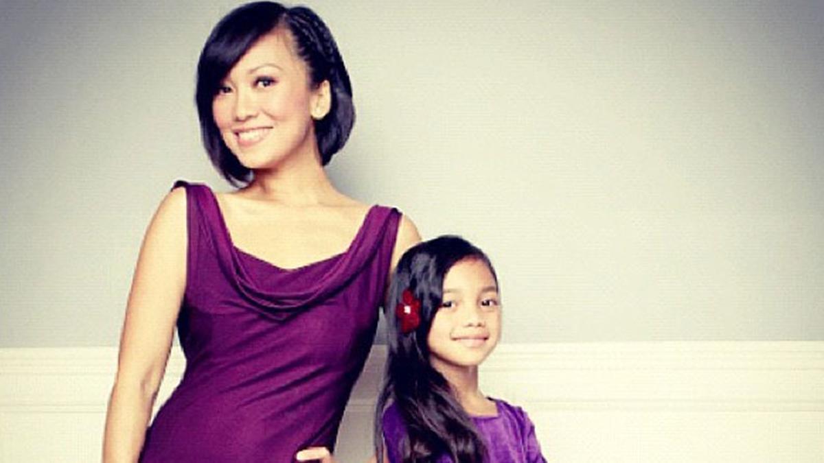 Nyanyi dan Main Film Bareng Anaknya, Nola Be3 Gelisah