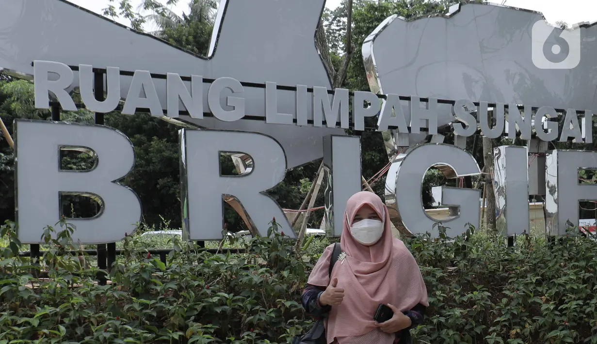 Menikmati Akhir Pekan di Ruang Limpah Sungai Brigif - Foto Liputan6.com