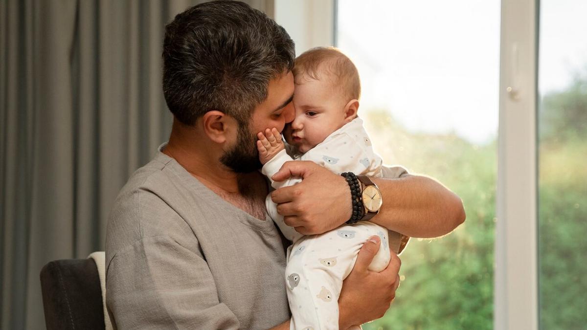 5 Tanda Baby Blues pada Ayah dan Cara Mengatasinya