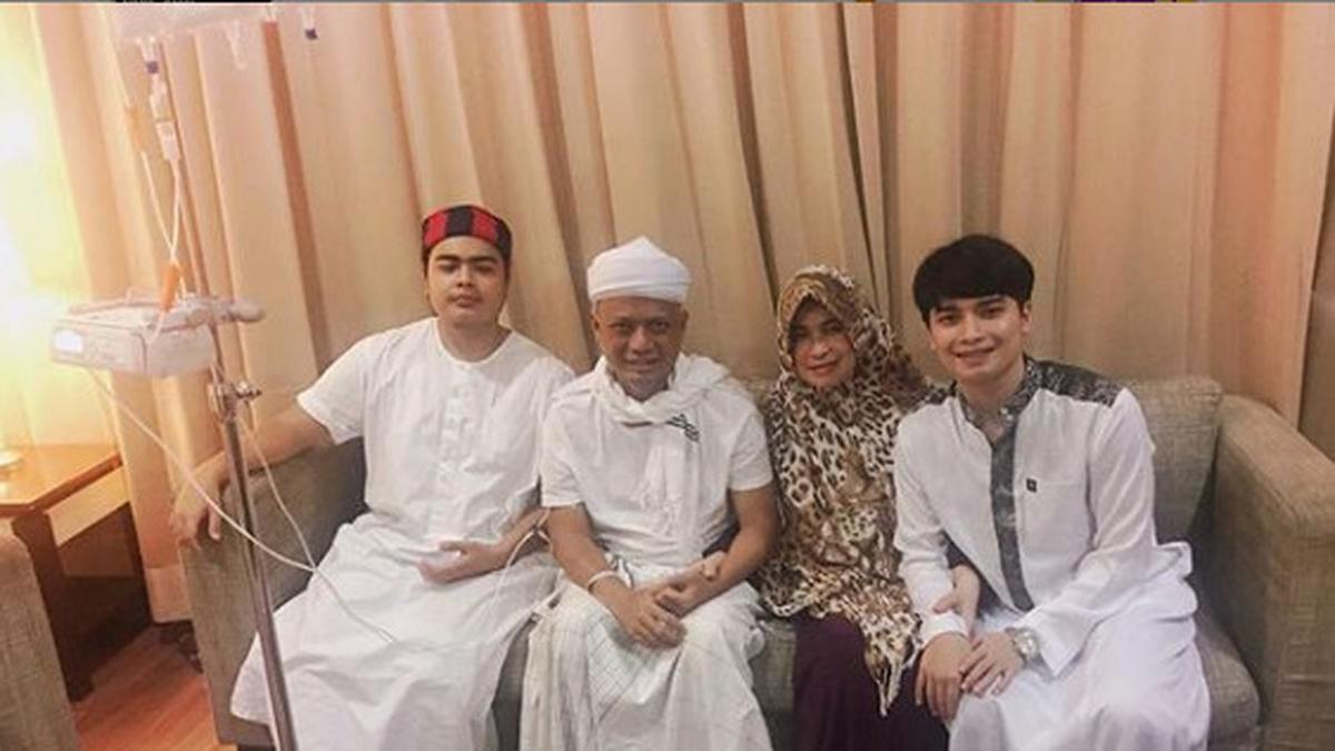 6 Potret Ribuan Jamaah Sambut Jenazah Ustaz Arifin Ilham di Masjid Az ...