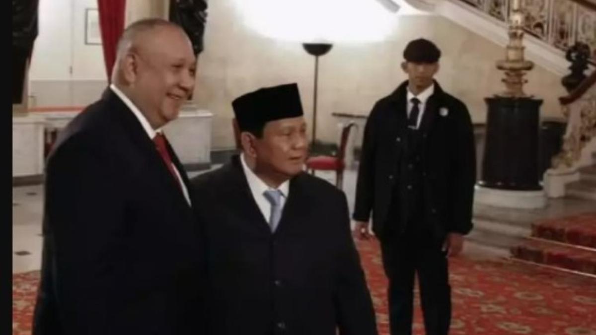 Paspampres Prabowo Bergaya Mirip Thomas Shelby Saat di Inggris Tuai ...