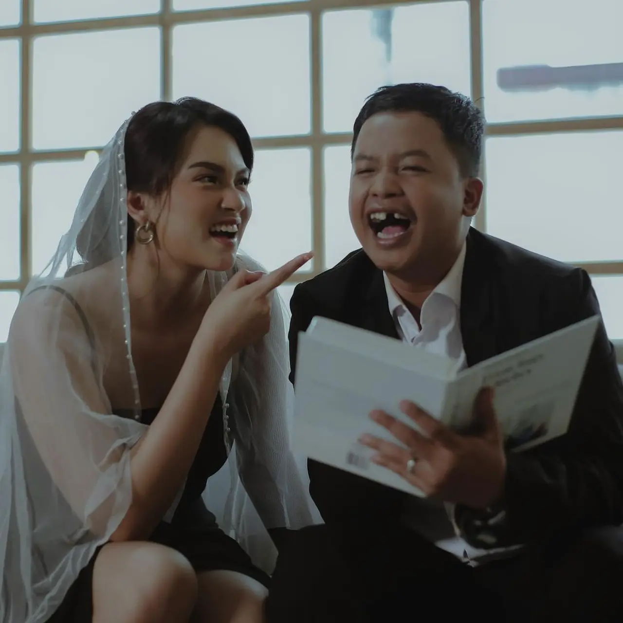 6 Potret Prewedding Dustin Tiffani dan Ditha yang Seru, Segera Menikah ...