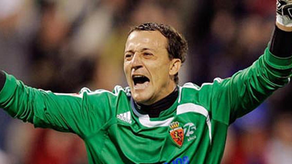 Valencia Rekrut Cesar Sanchez - Bola Liputan6.com