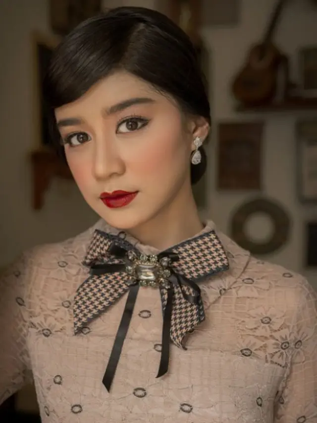 7 Gaya Vintage Alin Alfauziah dalam Pemotretan Ini Banjir Pujian - Hot ...