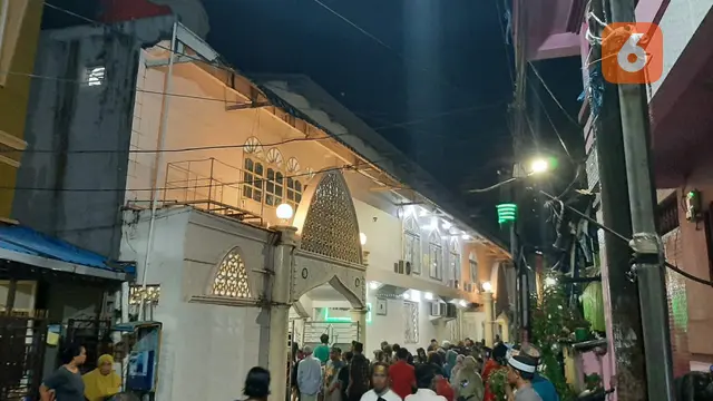 Menara Masjid di Makassar Runtuh saat Sholat Isya, 14 Jemaah Luka-Luka - Islami Liputan6.com