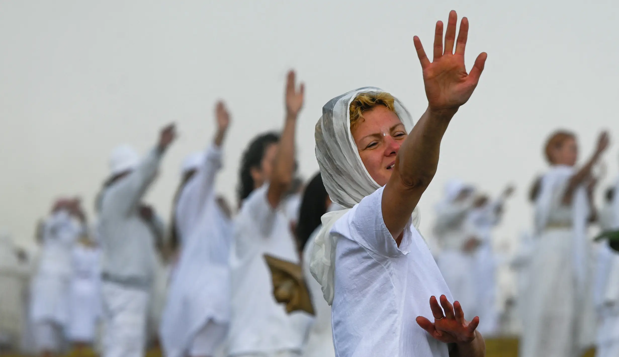 FOTO: Ritual Keagamaan Persaudaraan Putih di Puncak Gunung Rila - Foto ...