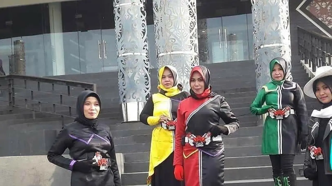 6 Outfit Emak-Emak Ini Kekinian Banget, Bikin Ketawa Geli - Hot ...