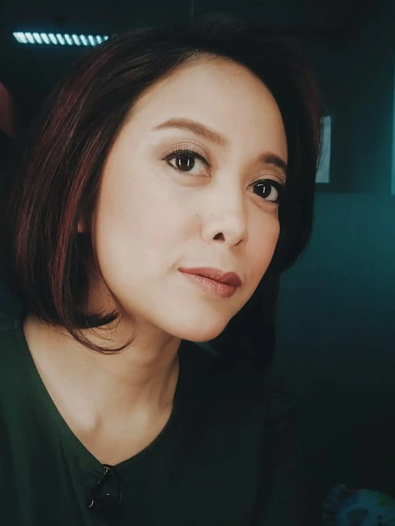 Cantiknya Moderator Debat Cawapres Putri Ayuningtyas dalam Polesan Natural Makeup - Lifestyle ...