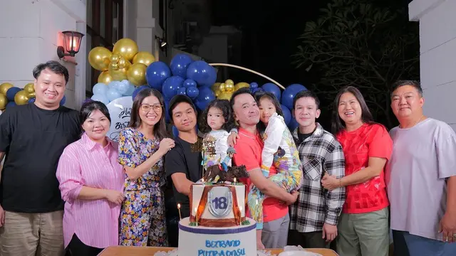 8 Momen Ulang Tahun Ke-18 Betrand Onsu, Meriah dan Penuh Kehangatan - Hot Liputan6.com