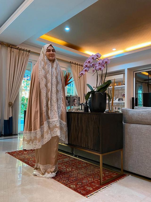 6 Model Gaya Hijab ala Luna Maya yang Elegan dan Syar'i, Bisa Jadi ...