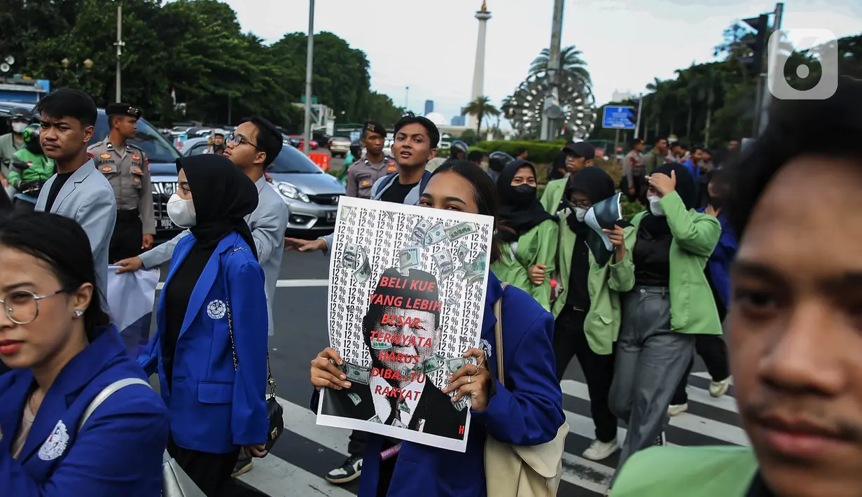 Tolak Penerapan PPN 12 Persen, BEM SI Kerakyatan Berunjuk Rasa di Kawasan Patung Kuda Jakarta ...