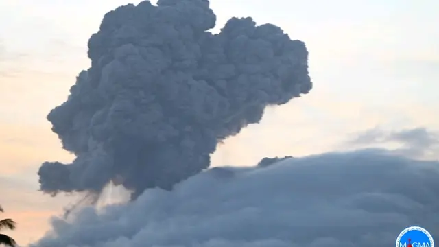 Gunung Ibu Erupsi Dahsyat Kamis 12 September 2024, Kolom Abu Capai 1.500 Meter - Regional ...