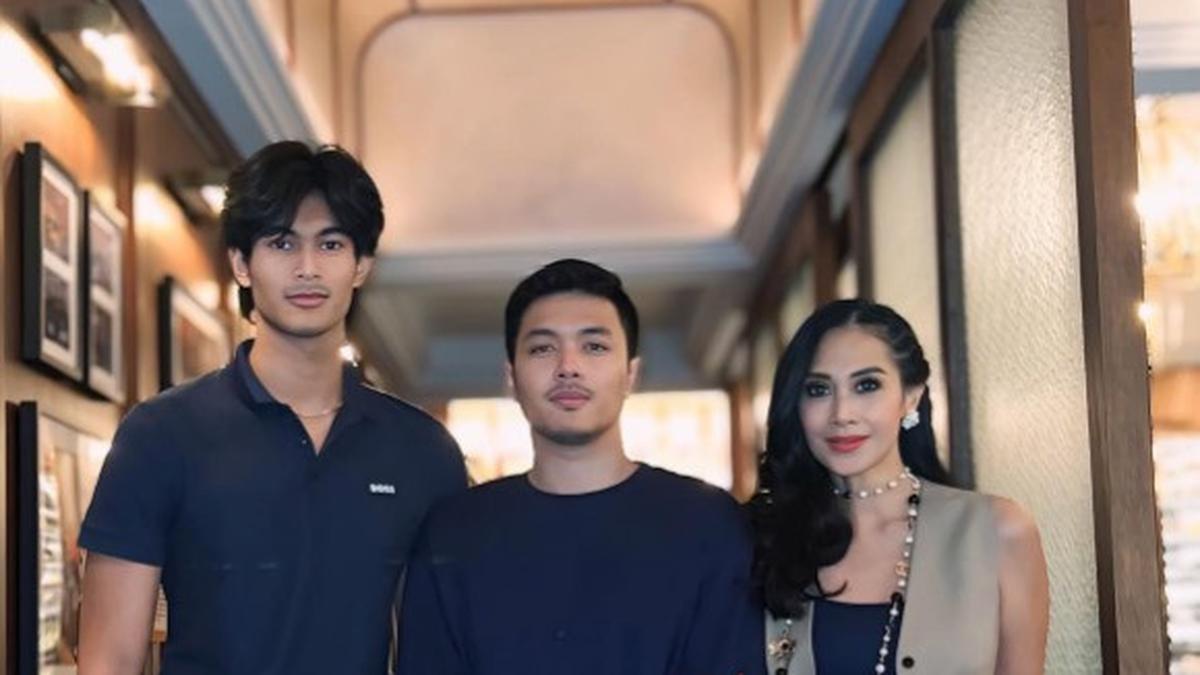 Potret Keluarga Diah Permatasari Rayakan Ulang Tahun ke-25 Anak Pertama ...