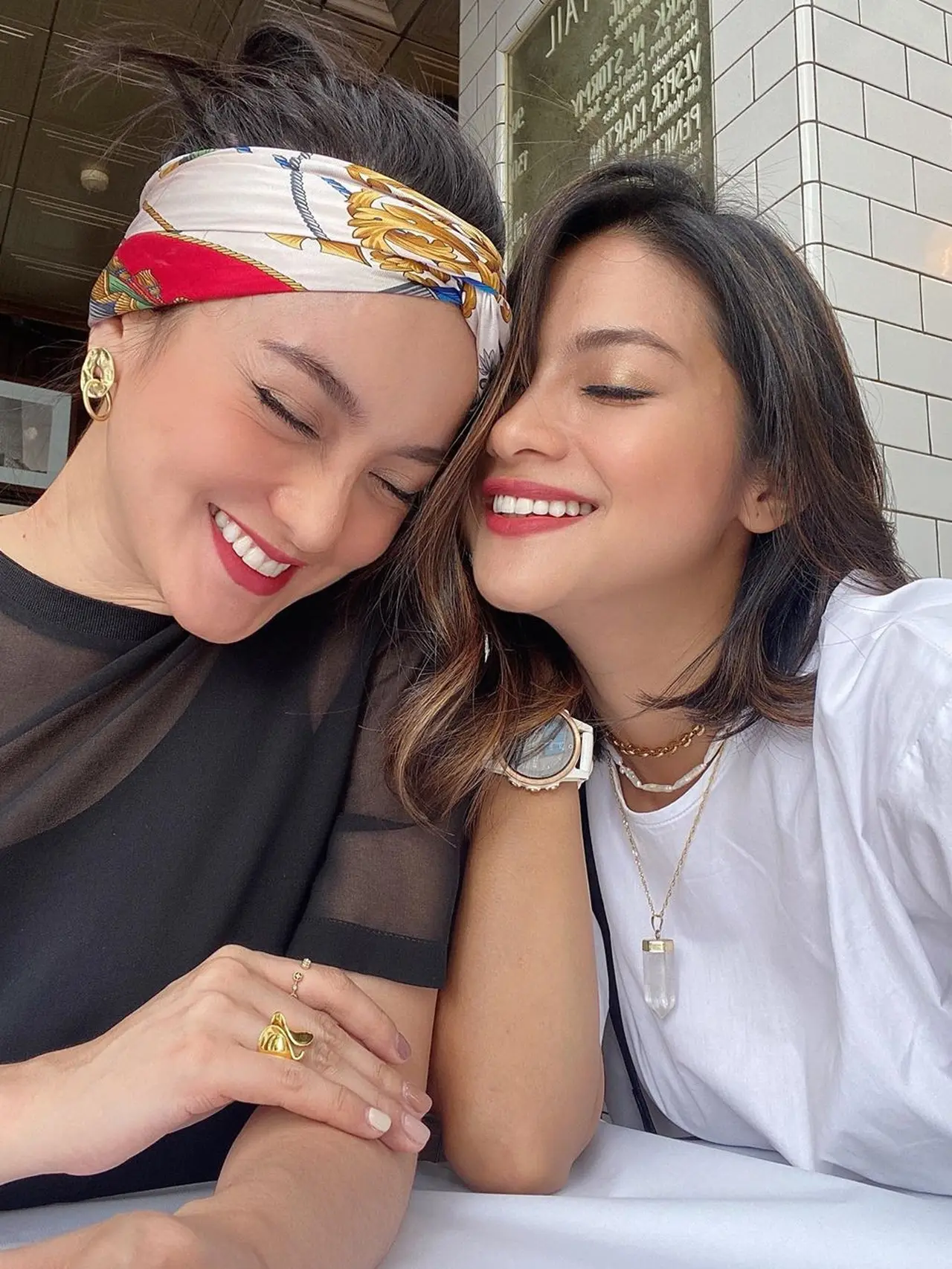 7 Potret Kebersamaan Ririn Ekawati dan Rini Yulianti, Sering Dikira ...