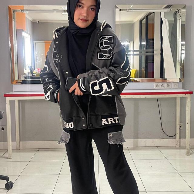 6 Potret Callista Aldenia, Remaja Asal Bandung yang Karyanya Dipakai Billie Eilish - Hot ...