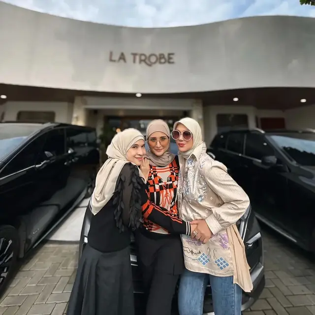 6 Potret Sylvana Herman di Usia 59 Tahun, Aktif Kumpul Bareng Rekan 90 ...