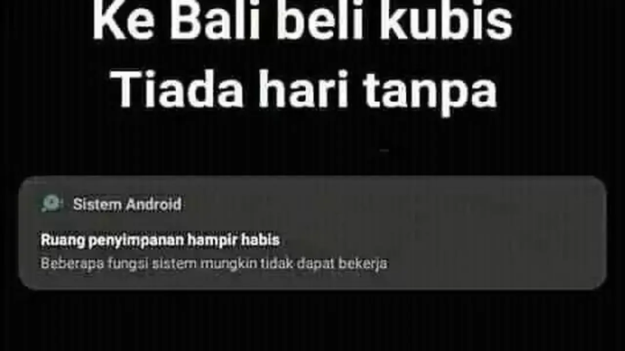 6 Meme Lucu Ruang Penyimpanan HP Penuh Ini Relate, Bingung Hapus Apa ...