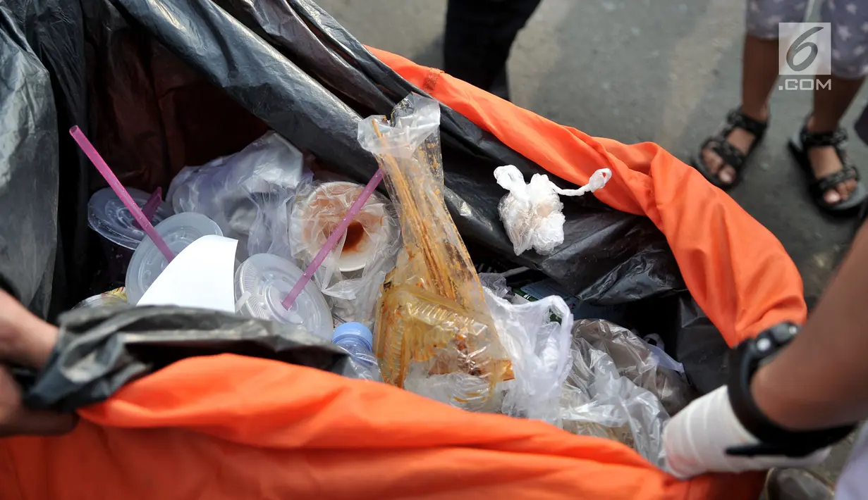 FOTO: Kurangi Sampah Plastik, Pemerintah Luncurkan Gerakan Indonesia Bersih - Foto Liputan6.com