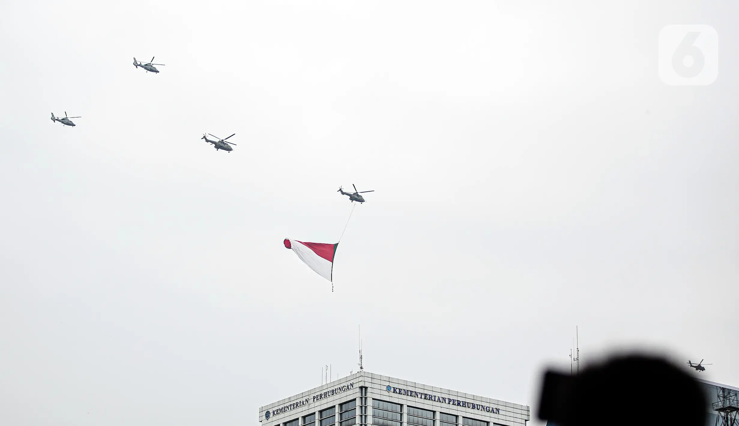 Atraksi Pesawat F-16 dan Jupiter Aerobatic dalam HUT ke-77 TNI - Foto ...
