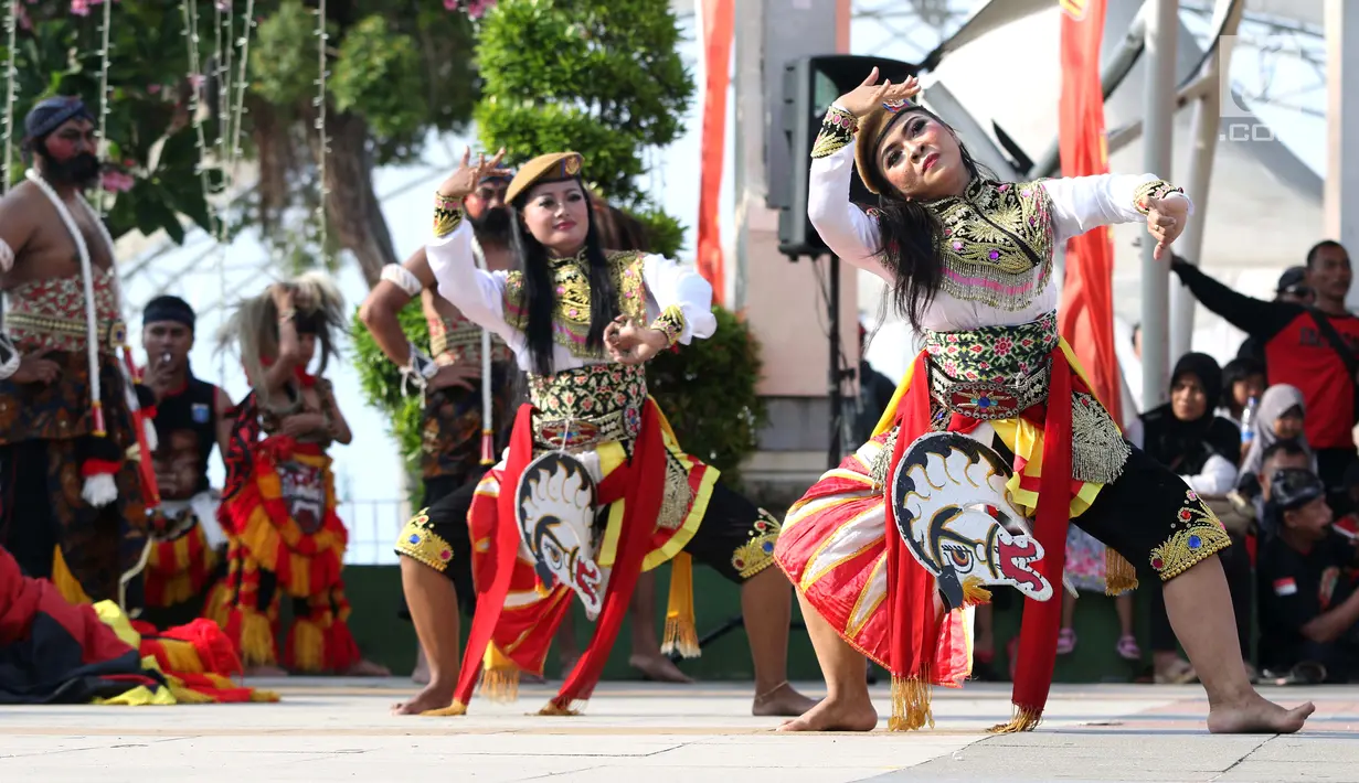 FOTO: Sambut Imlek, Reog Ponorogo dan Barongsai Tampil Bersama - Page 1 ...