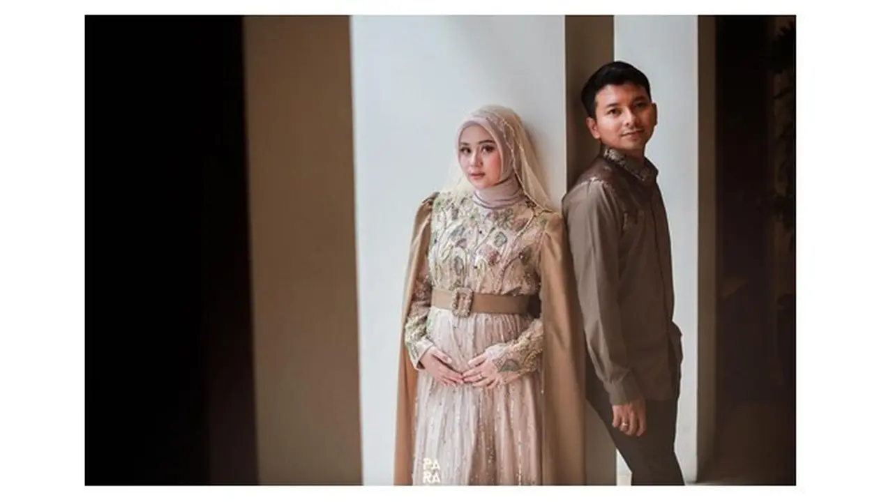 7 Potret Reza Surya dan Alifhia Fitri Gelar Pengajian 4 Bulan Kehamilan ...