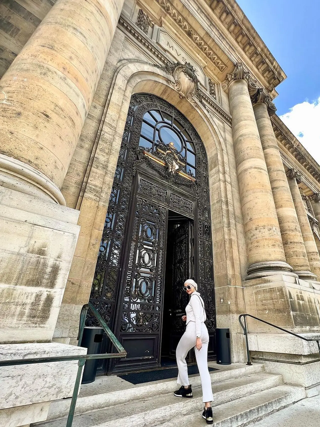 8 Potret Terbaru Ayu Maulida yang Kini Putuskan Berhijab, Curi ...