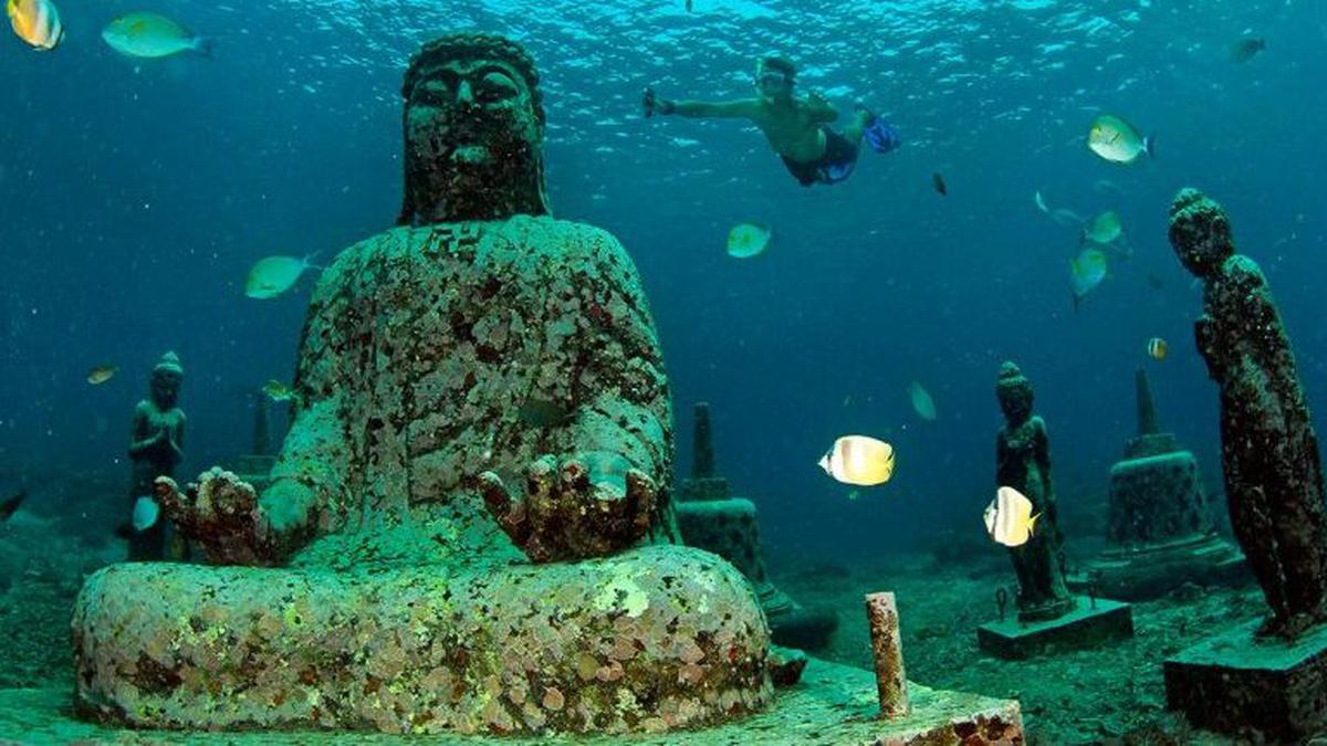 Menakjubkannya Pesona Candi Bawah Laut Pemuteran Bali