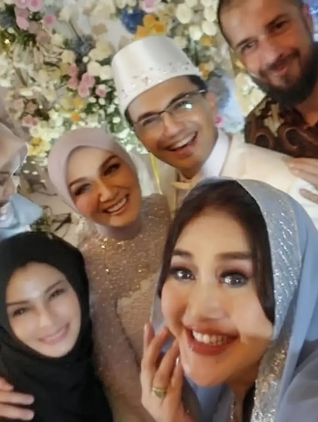 Potret Artis-artis Hadir Dipernikahan Sahrul Gunawan dan Dine Mutiara ...