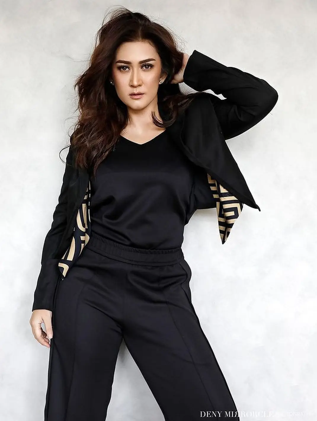 Tetap Menawan di Usia 42 Tahun, Ini 6 Potret Cantik Nafa Urbach - Photo Fimela.com