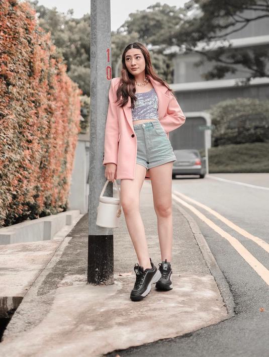 FOTO: Gaya Kasual Patricia Devina saat Hangout, Bisa Jadi Inspirasi ...