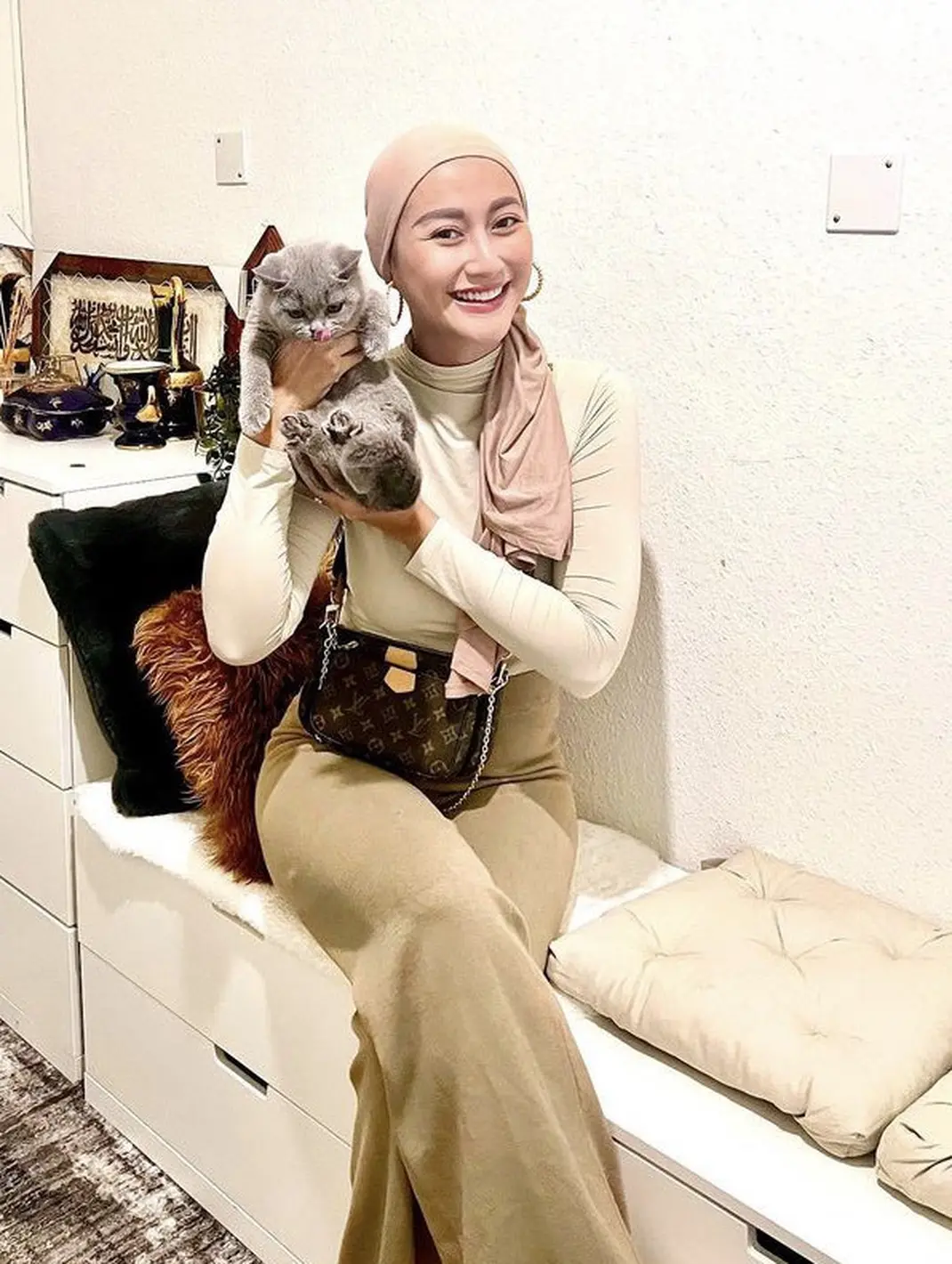 8 Penampilan Terbaru Putri Indonesia 2020, Ayu Maulida Memesona Dibalut Hijab yang Kini Tinggal ...