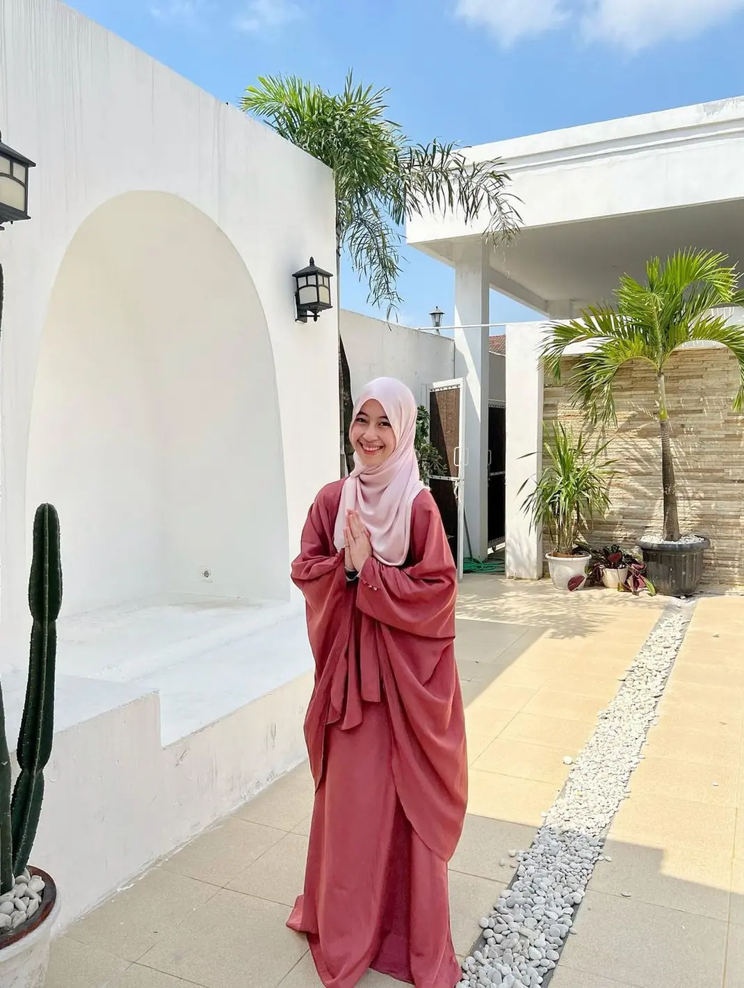 8 Gaya Hijab Adiba Khanza, Anak Tertua Umi Pipik dan Mendiang Uje yang ...