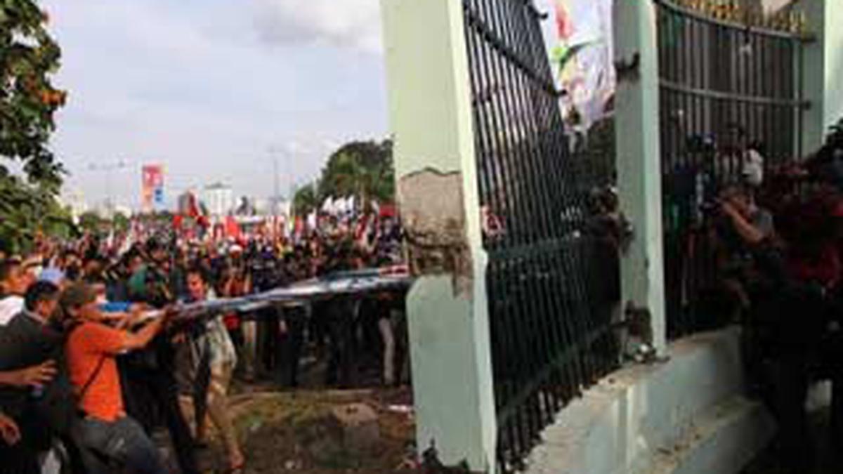 Tiga Ruas Pagar DPR Dirobohkan - News Liputan6.com