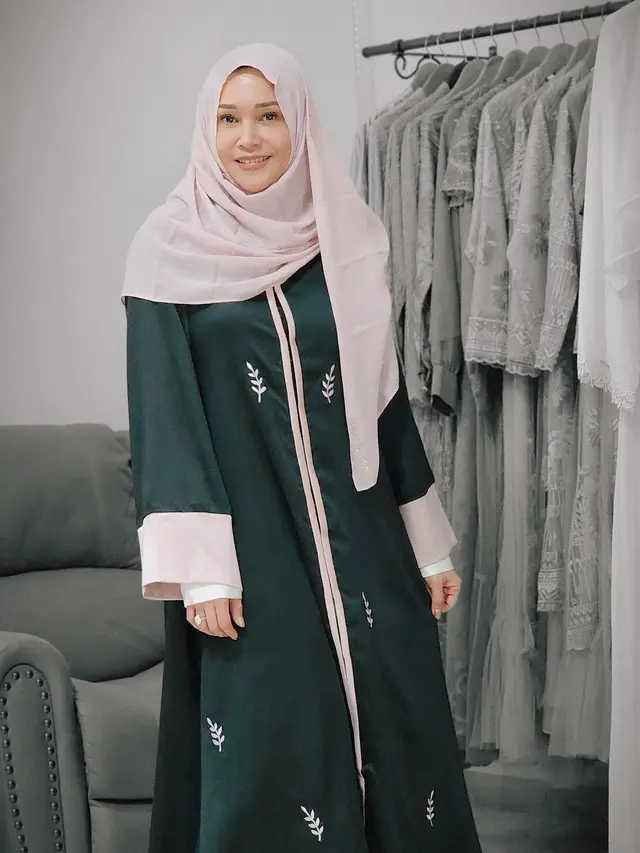 6 Tampilan Maia Estianty Berhijab Jelang Umrah, Netizen: Masyaallah Bunda Cantiknya ...