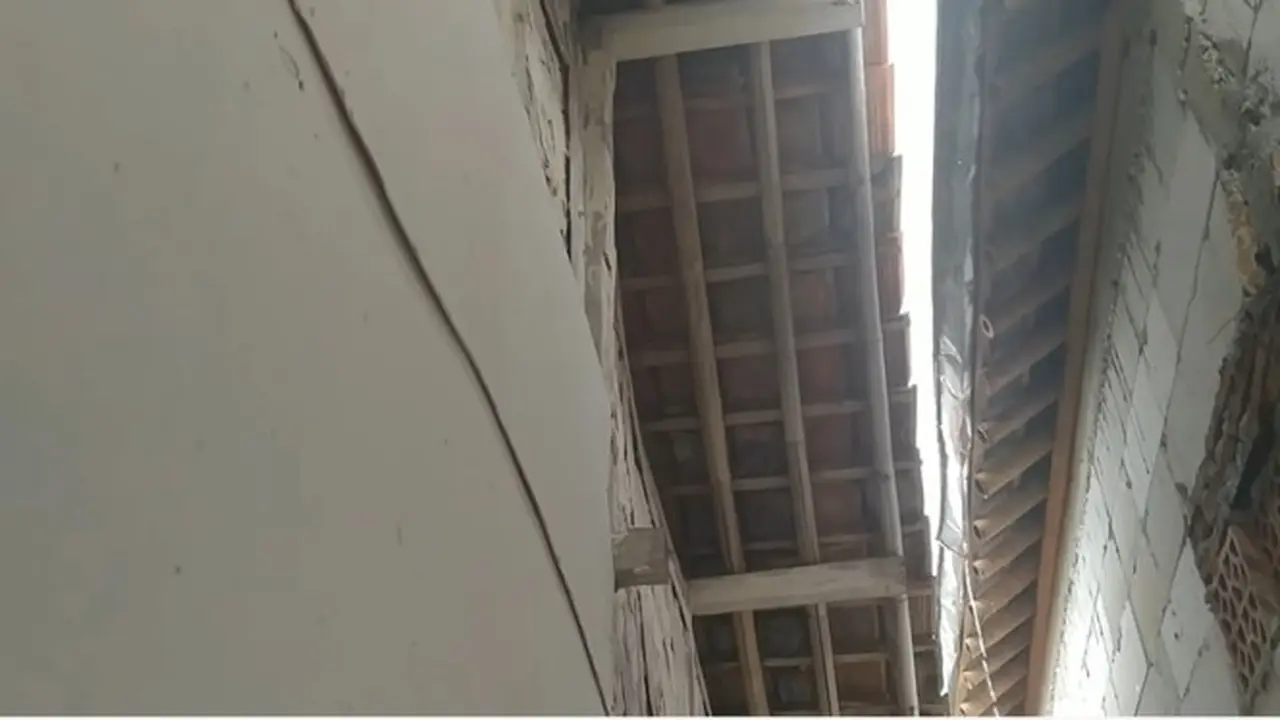 6 Potret Rumah Lord Rangga Petinggi Sunda Empire, Sederhana - Hot ...