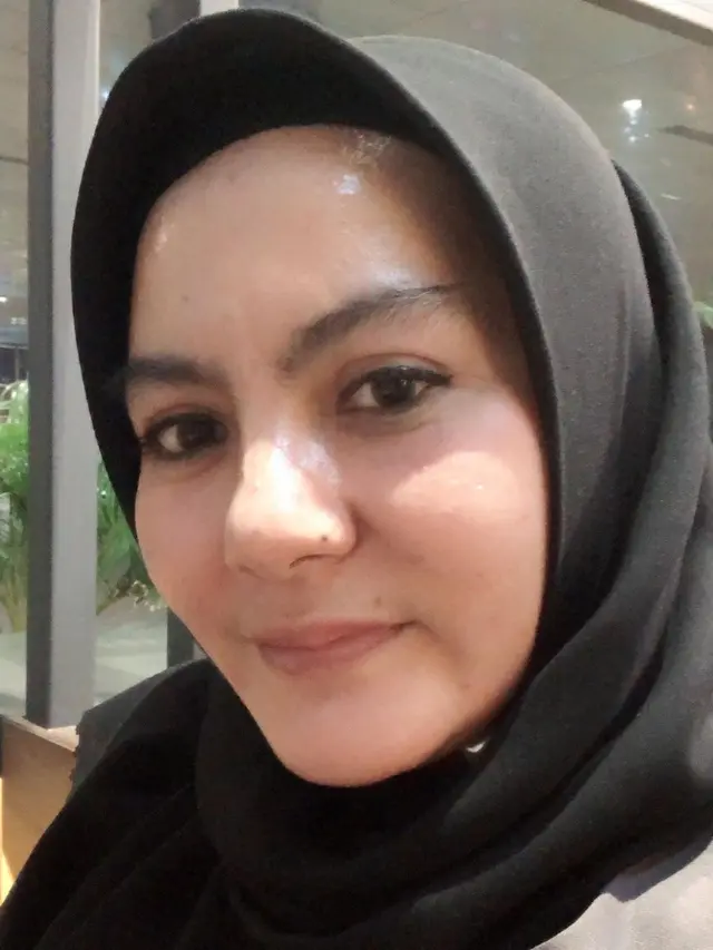 5 Potret Istri Kedua Azis Gagap yang Sibuk Mengelola Restoran - ShowBiz ...