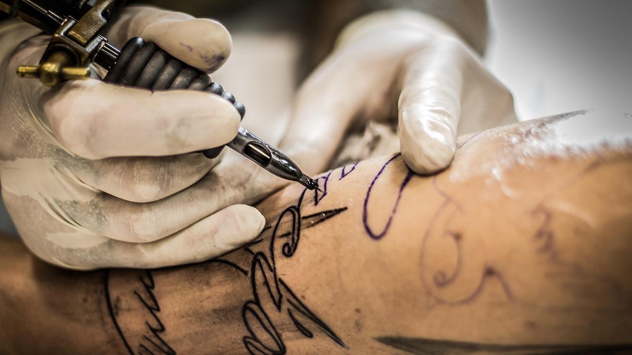 Waspada, Tinta Tato Diduga Bisa Picu Kanker