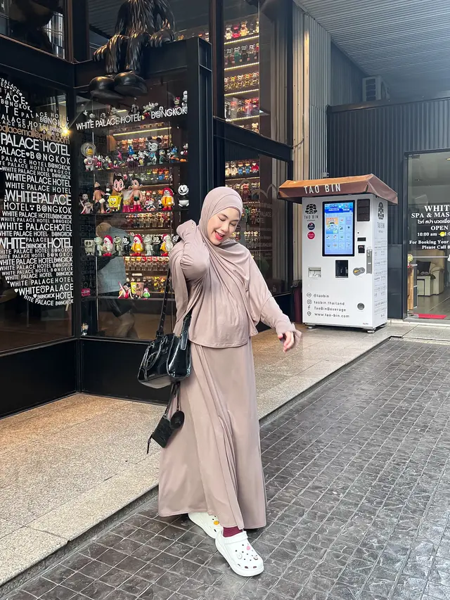 7 Potret Baby Moon Anisa Rahma ke Thailand, Seru Kunjungi Wat Arun ...