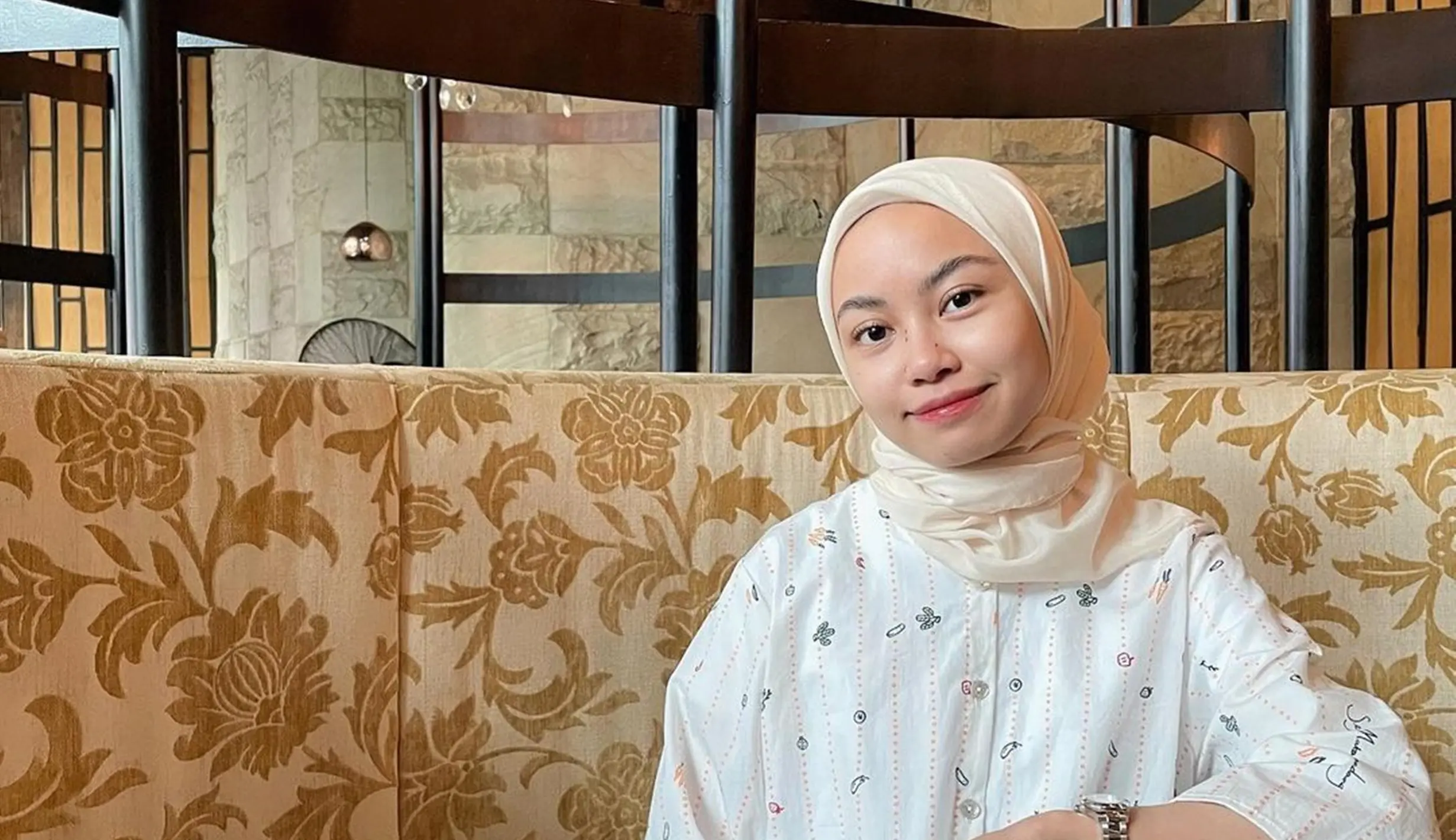 Tsana Rintik Sedu Pakai Outfit Serba Putih, Banjir Pujian - Foto ...