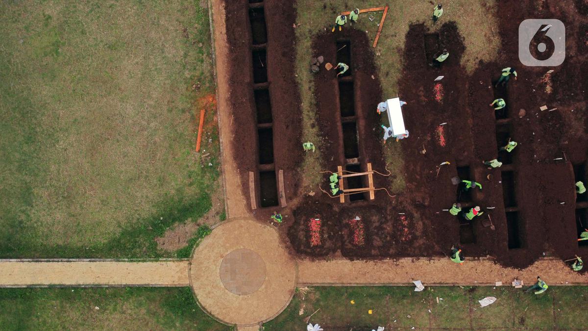 FOTO: Sebagian Lahan TPU Bambu Apus Digunakan Untuk Pemakaman Jenazah ...