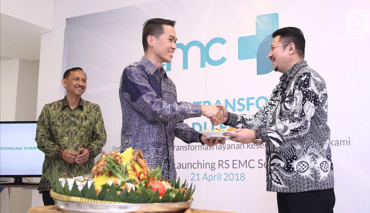 FOTO: Potong Tumpeng, RS EMC Sentul Resmi Dibuka