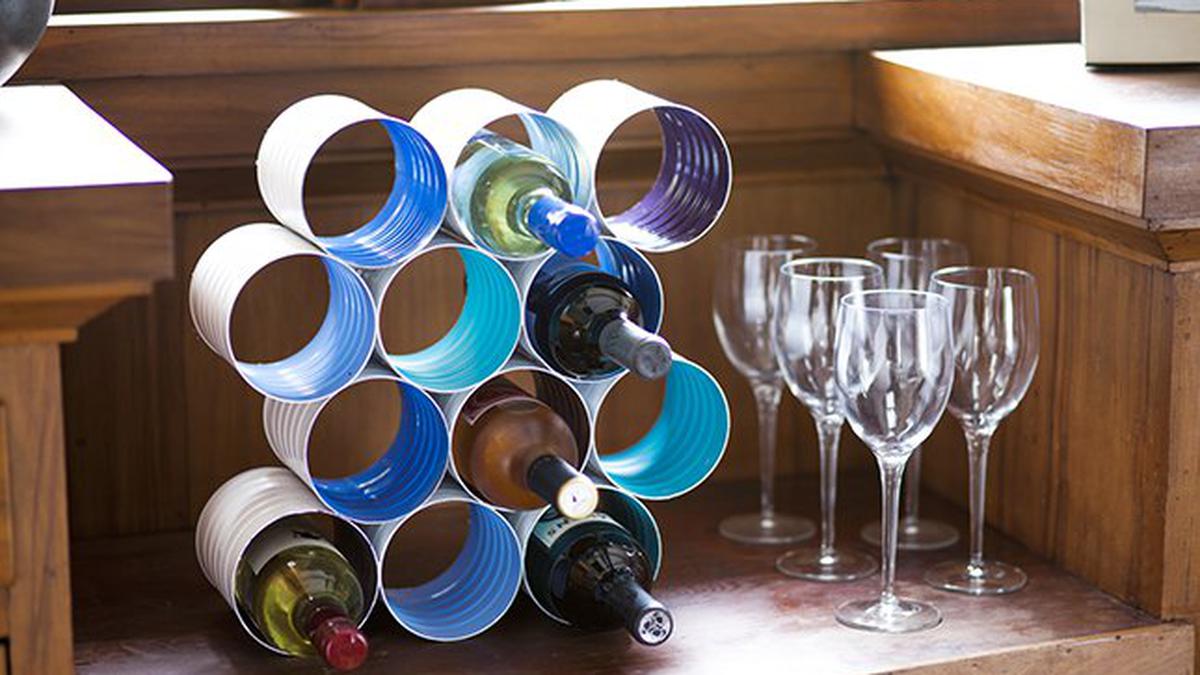 10 Ide Rak Botol Yang Seru dan Mudah Dibuat Di Rumah - Photo Fimela.com