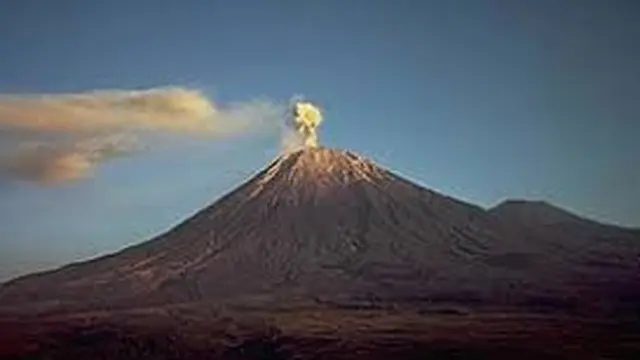 Gunung Semeru yang Tak Pernah Tidur: Update Terbaru