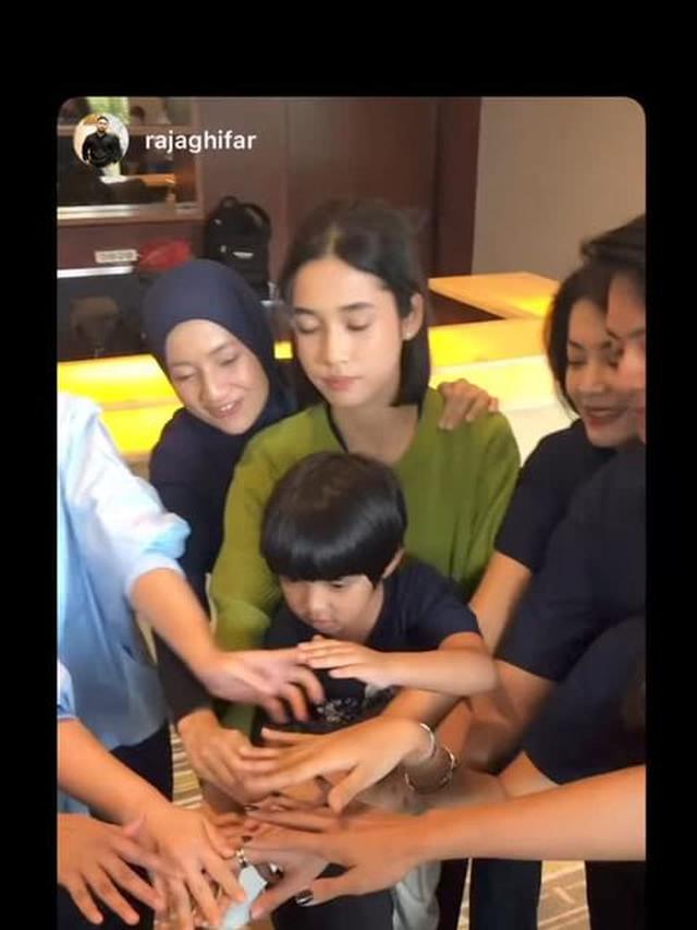 Main Film Dua Hati Biru, 7 Potret Nurra Datau di Konferensi Pers Ini ...