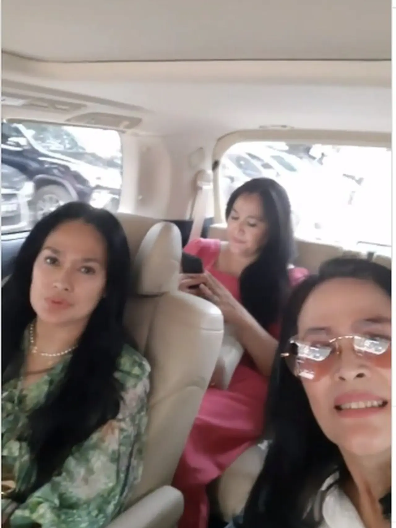 Akur Walaupun Beda Agama, Ini 6 Potret Kebersamaan Sandy Harun dan ...