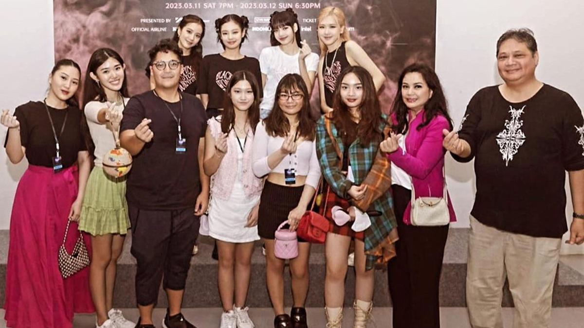 Istri Menko Perekonomian Airlangga Hartarto Foto Bareng Personel ...