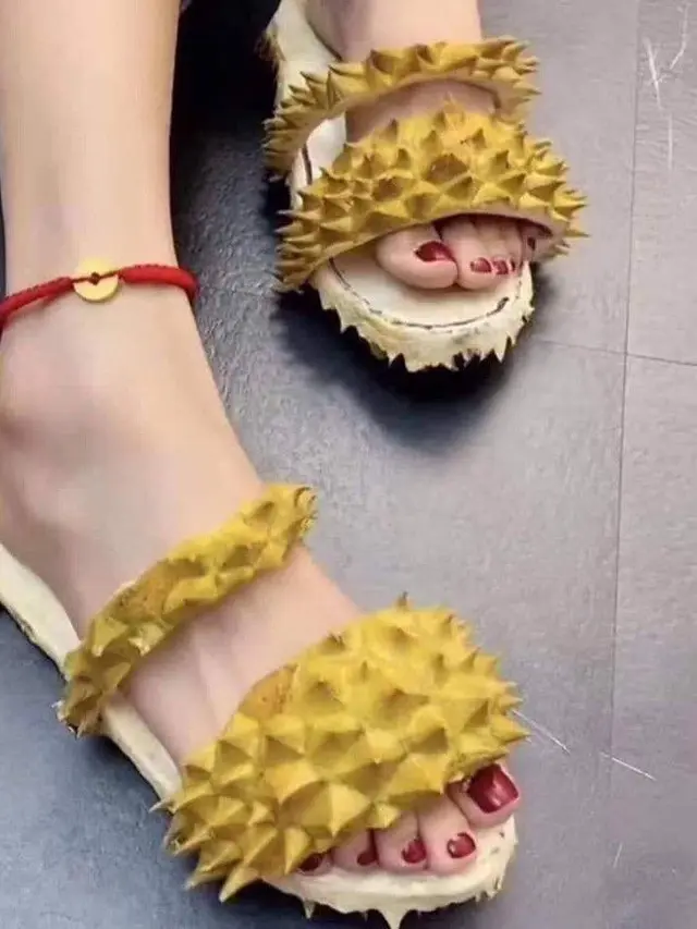 6 Sandal dari Kulit Durian Ini Bakal Bikin Kakimu Sakit, Berani Coba ...