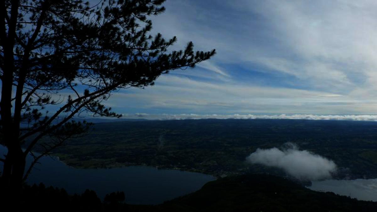 Menikmati Panorama Keindahan Bukit Burung, Wisata Tersembunyi di Pulau ...