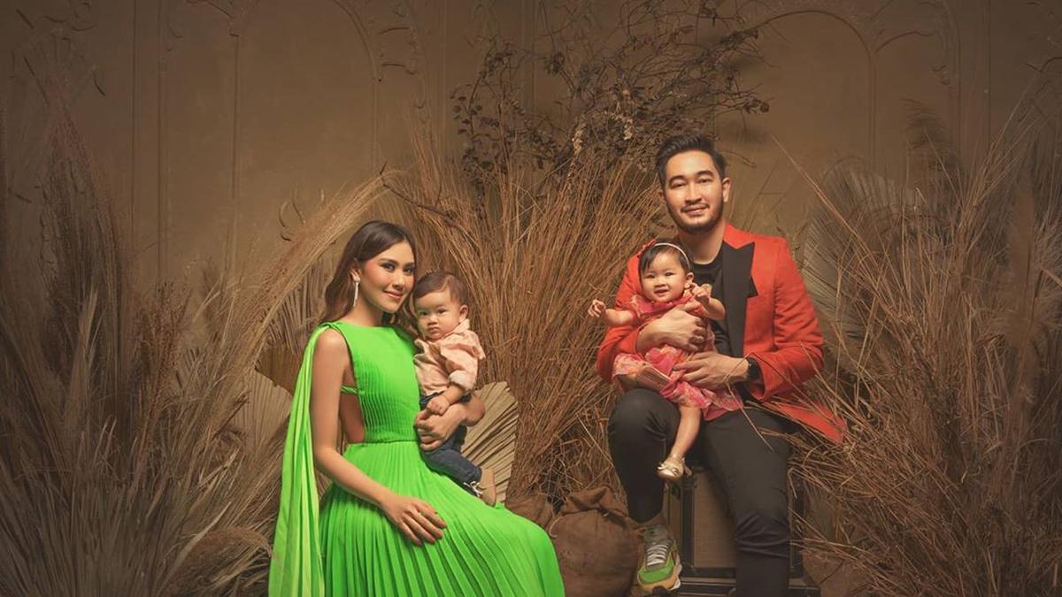 7 Pemotretan Syahnaz dan Keluarga, Outfitnya Ditaksir Seharga Rp 4 ...