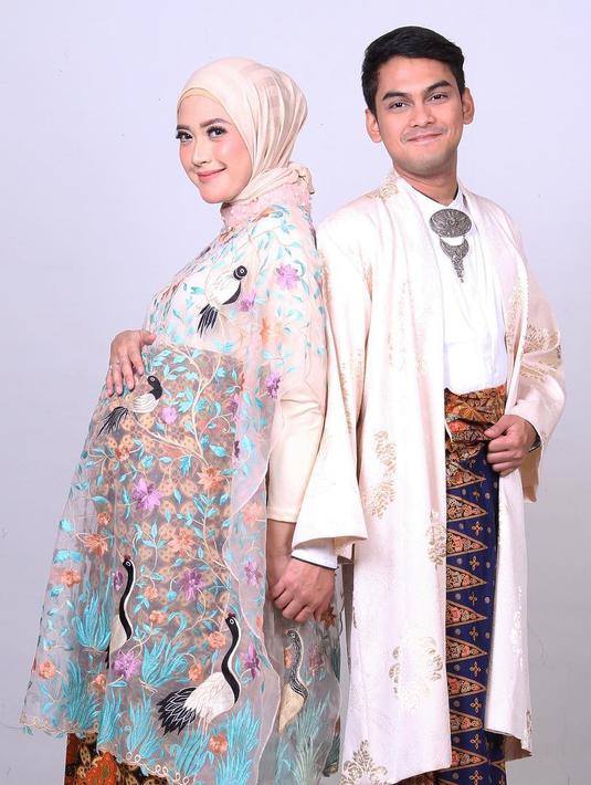 Seperti Keluarga Kerajaan, Ini 8 Potret Maternity Adhitya Putri - Photo ...